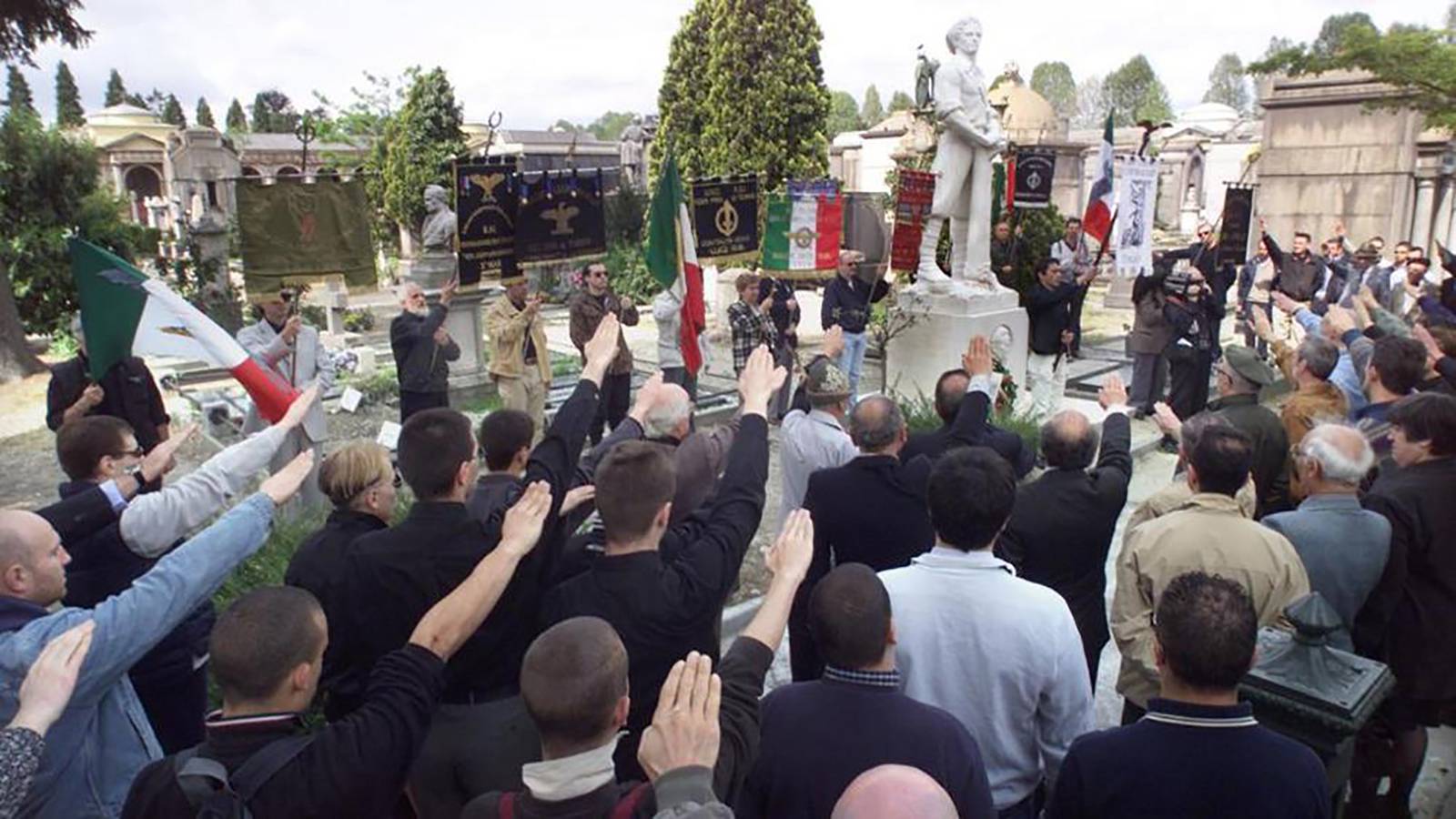 "Saluto romano non è reato", assolti in due dal Tribunale di Imperia