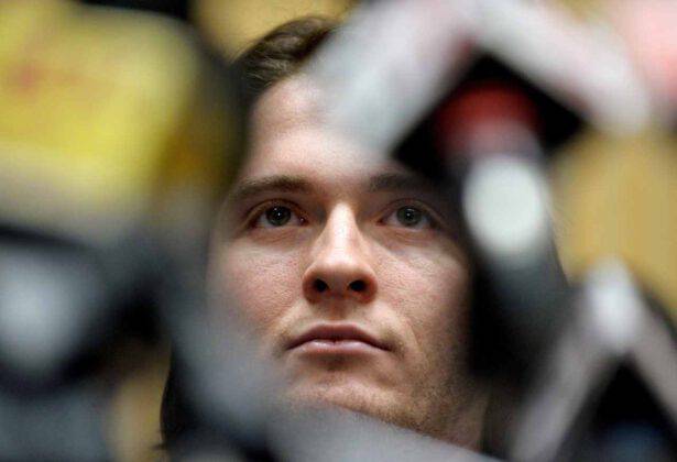 Condannato agente di Perugia, Raffaele Sollecito: "Alla faccia dell'onestà"